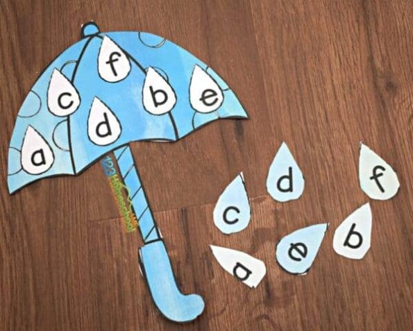 ☔ FREE Printable Spring Alphabet Letter Matching Game for Kindergarten