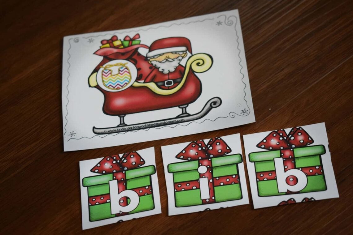 🎅 FREE Christmas CVC Words on Santa's Sleigh Activity for Kids