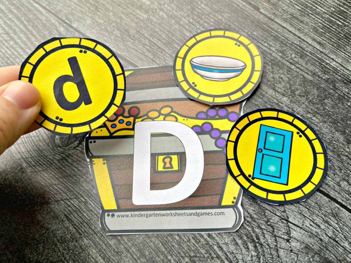 ☠️ FREE Pirate Letter Sound Games Printable Matching Activity