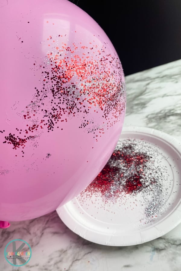 EASY Static Electricity Balloon Experiment