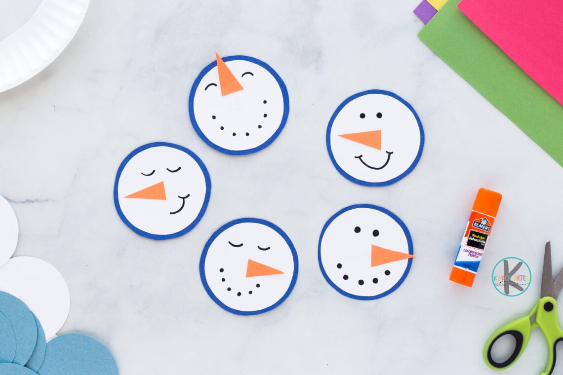 ⛄ Construction Paper Snowman Wreath Craft for Kids this Winter