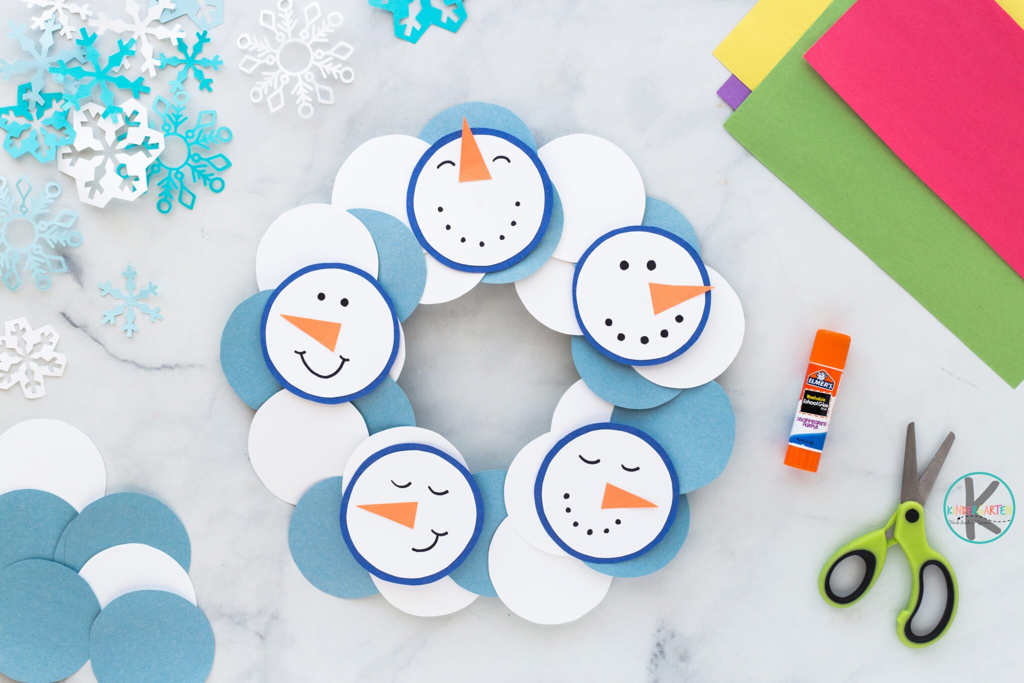 ⛄ Construction Paper Snowman Wreath Craft for Kids this Winter