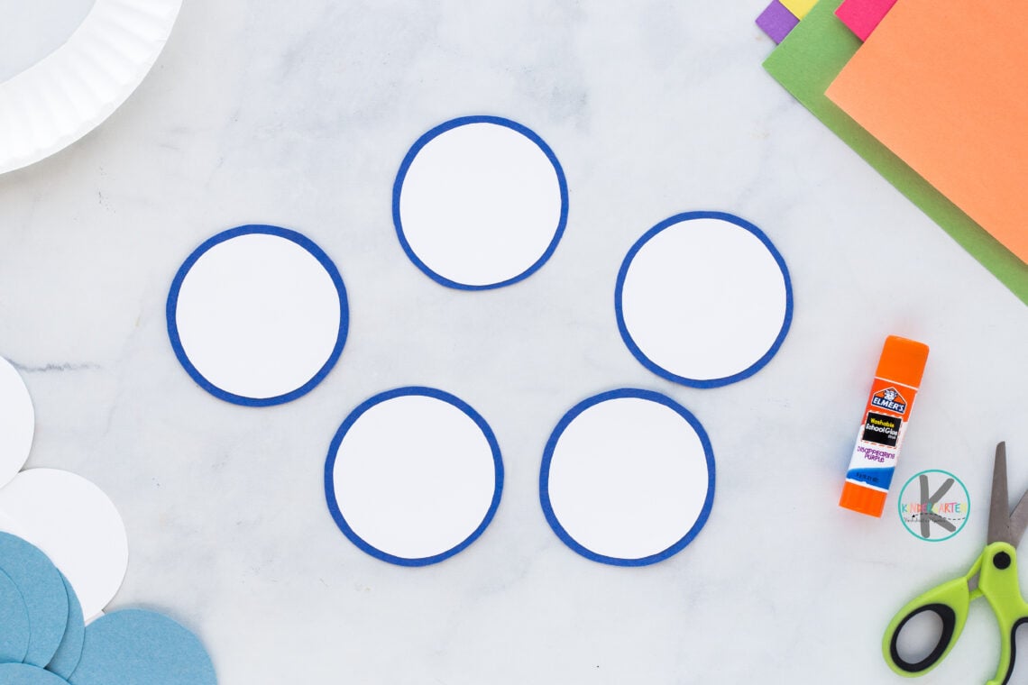 ⛄ Construction Paper Snowman Wreath Craft for Kids this Winter