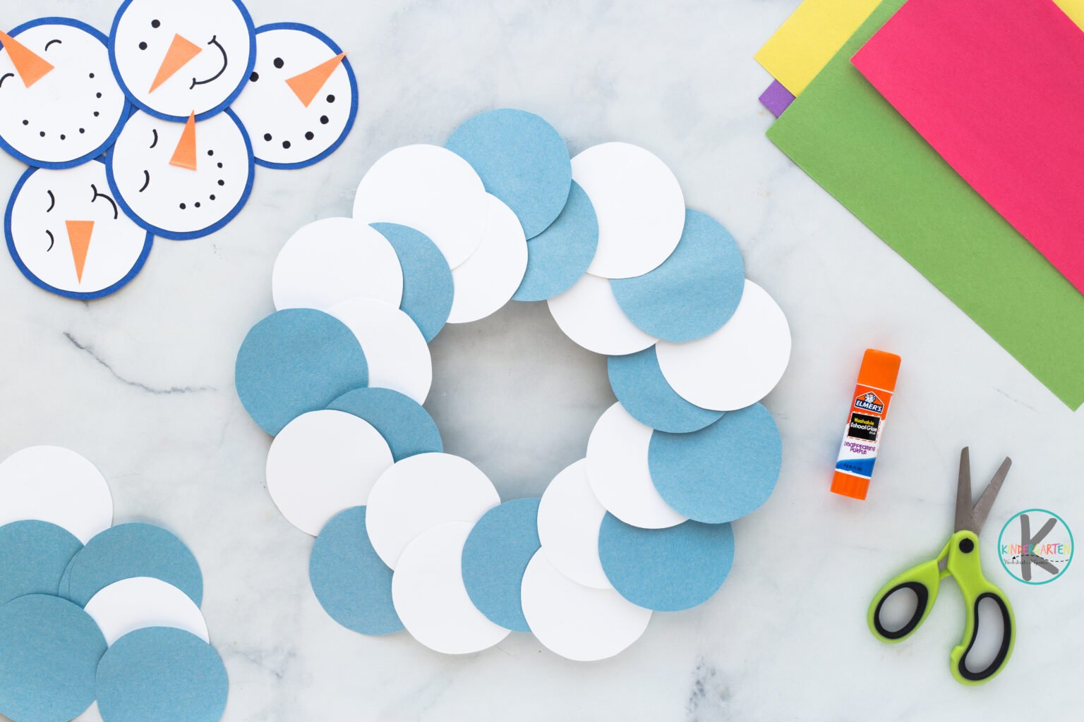 ⛄ Construction Paper Snowman Wreath Craft for Kids this Winter
