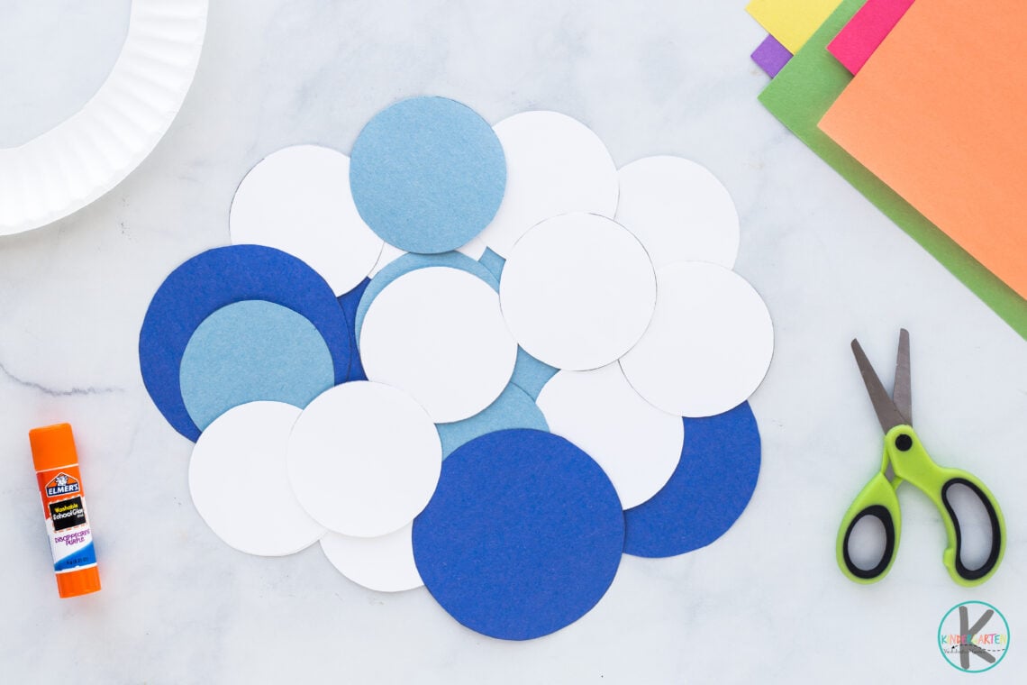 ⛄ Construction Paper Snowman Wreath Craft for Kids this Winter