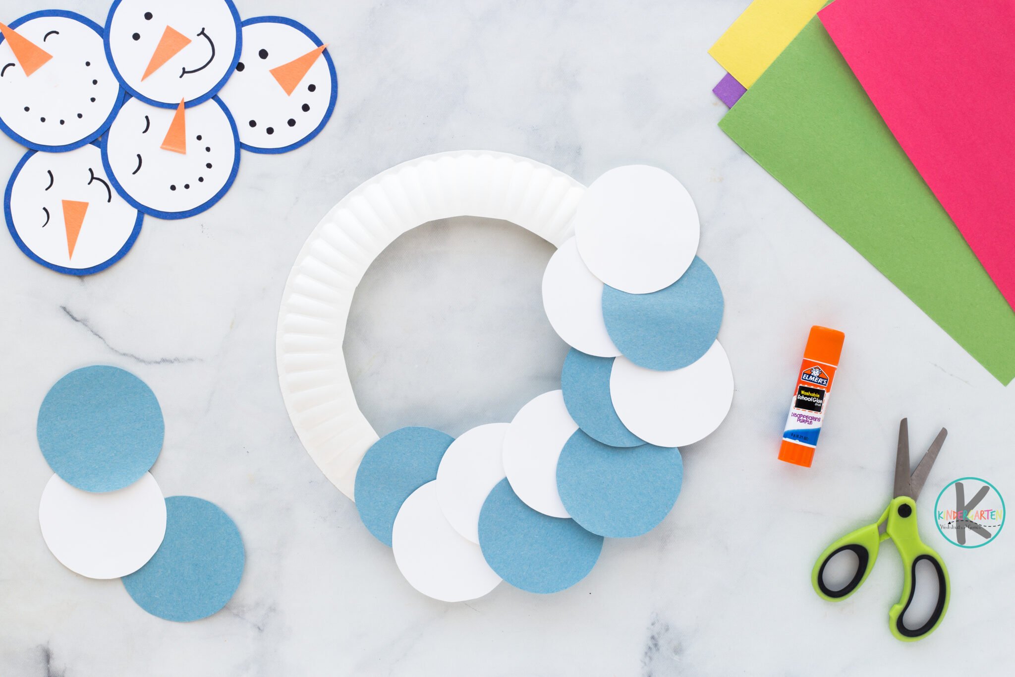 ⛄ Construction Paper Snowman Wreath Craft for Kids this Winter